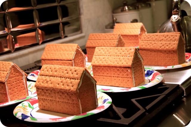 graham cracker houses. | brooke's nook