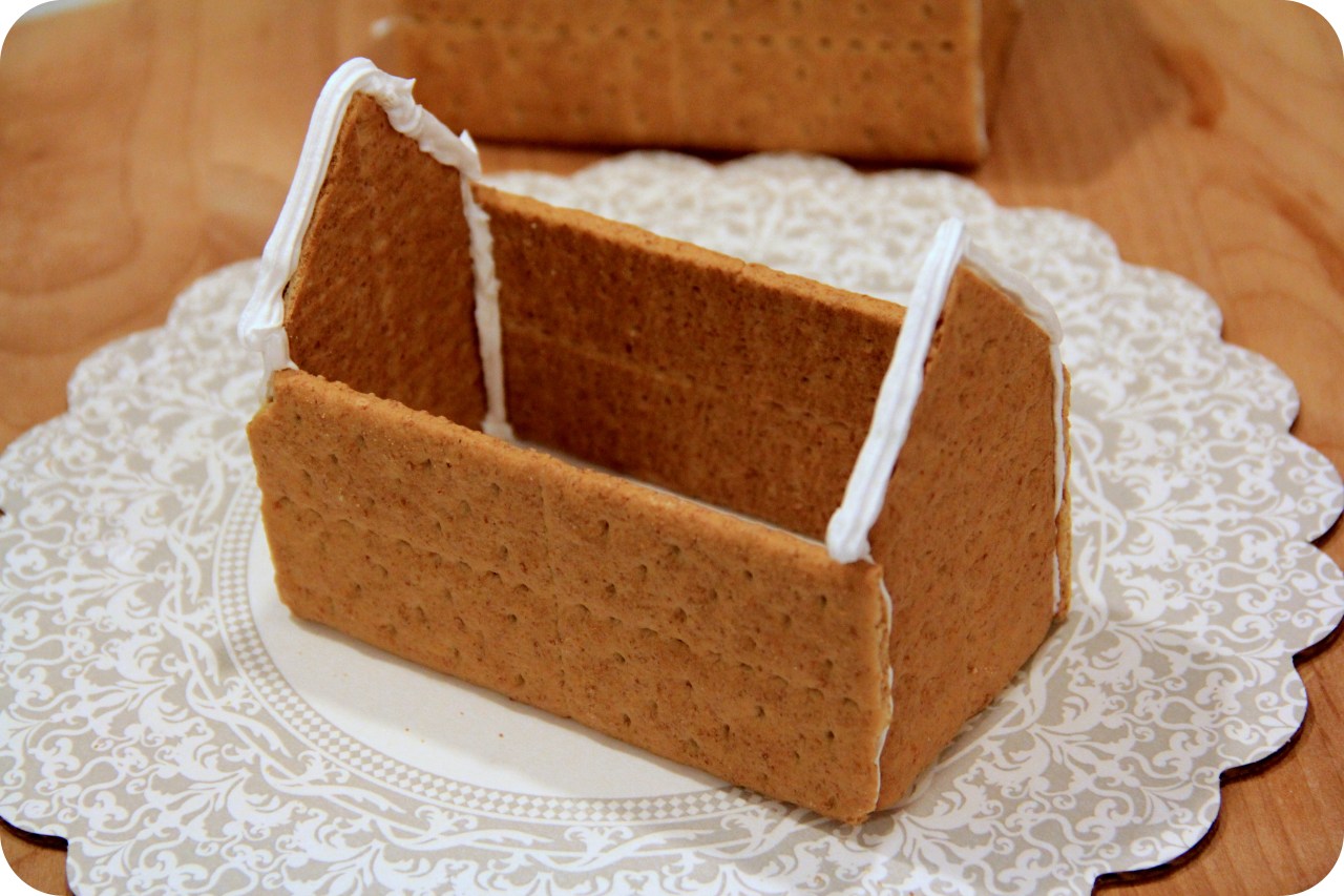 graham cracker houses. | brooke's nook